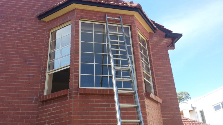 Aluminium lift up windows – THE WINDOW MAN