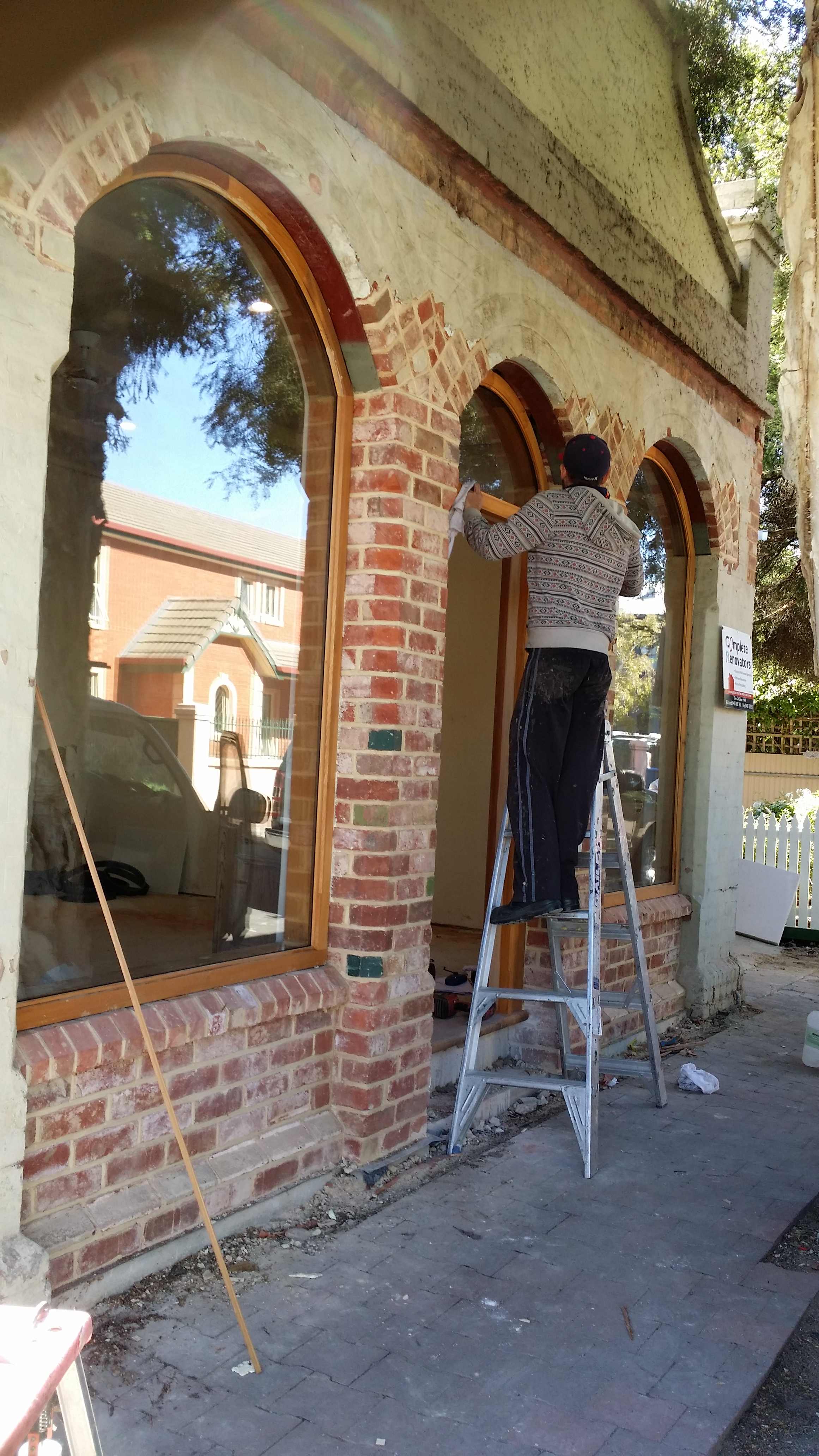 Arched cedar frames – THE WINDOW MAN