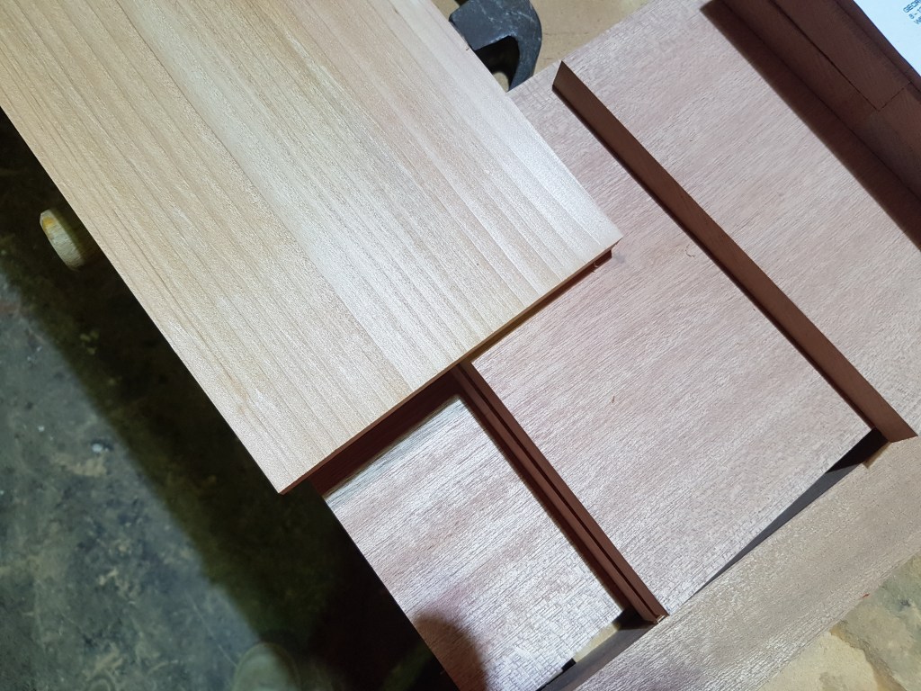 Cedar and Meranti – difference in grain and colour – THE WINDOW MAN