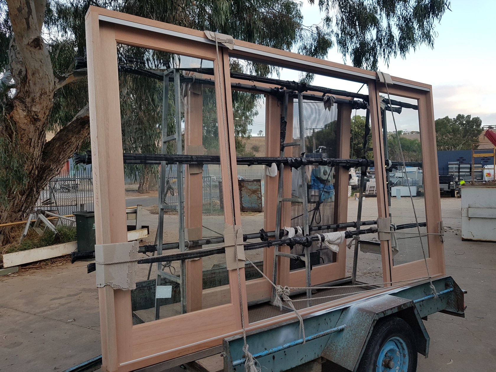 Meranti sliding door – THE WINDOW MAN