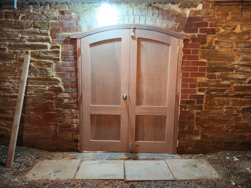 Arched meranti double doors – THE WINDOW MAN